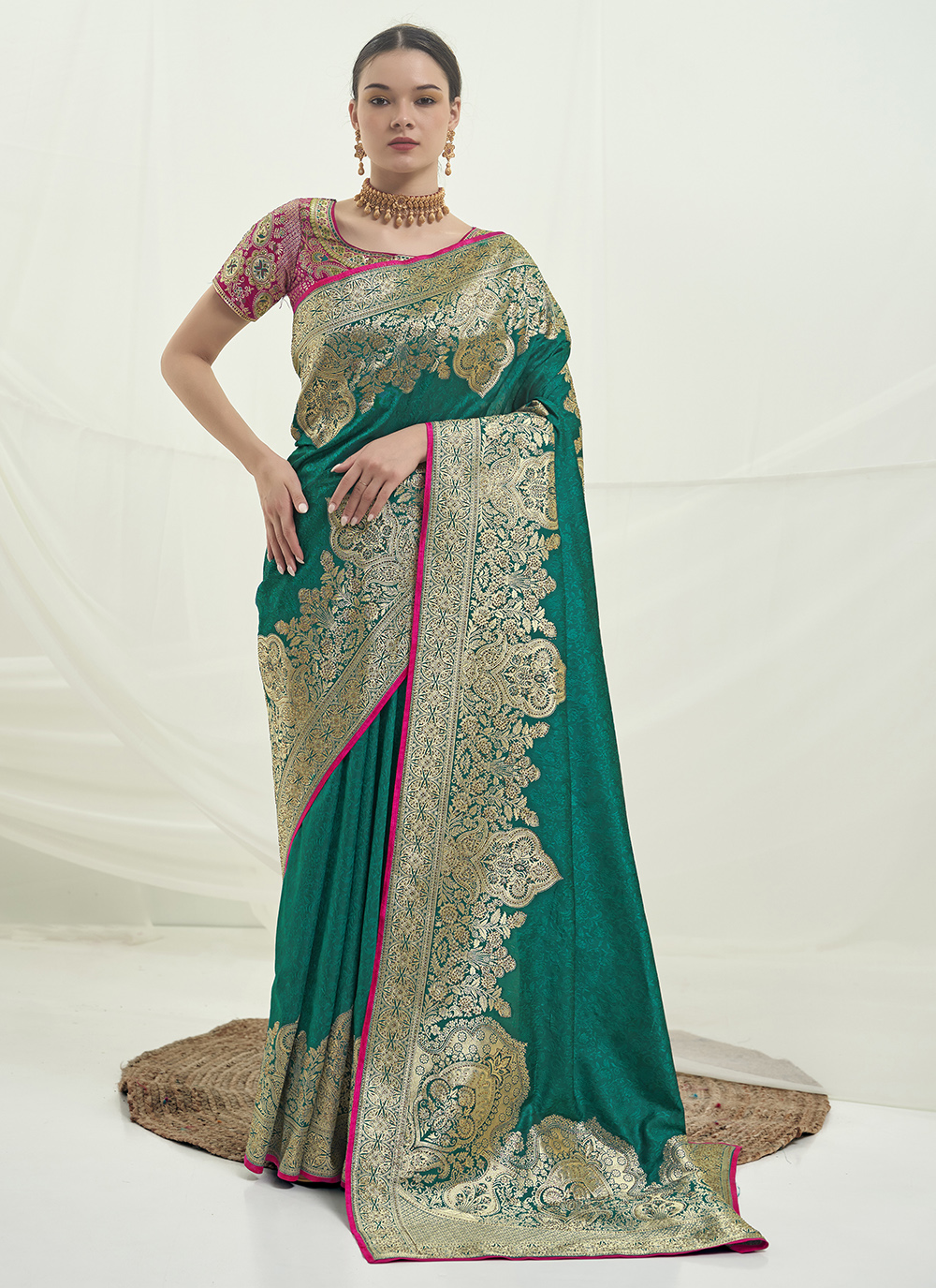 Saree- Anishka Creation