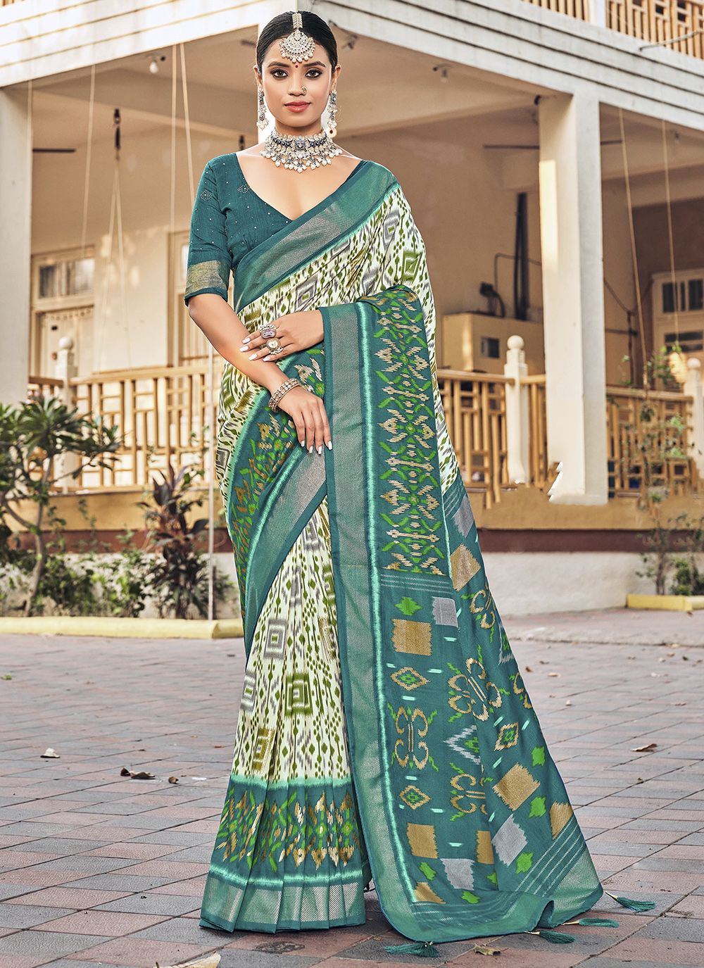 Saree- Anishka Creation